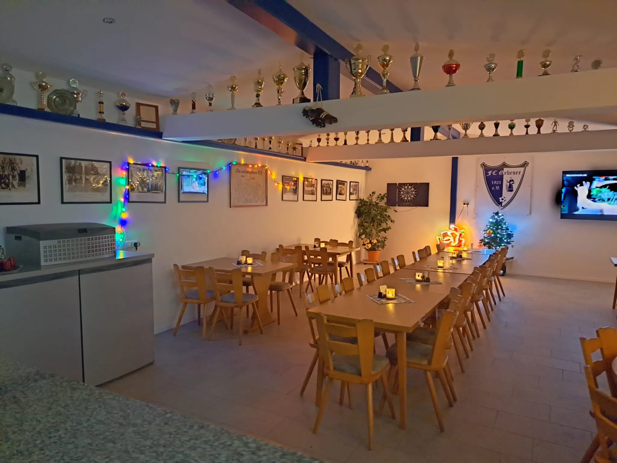 Es wird weihnachtlich im Vereinsheim des FC Gebesee